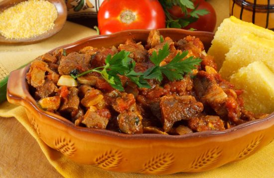 Tigaie de Purcel cu Mamaliga